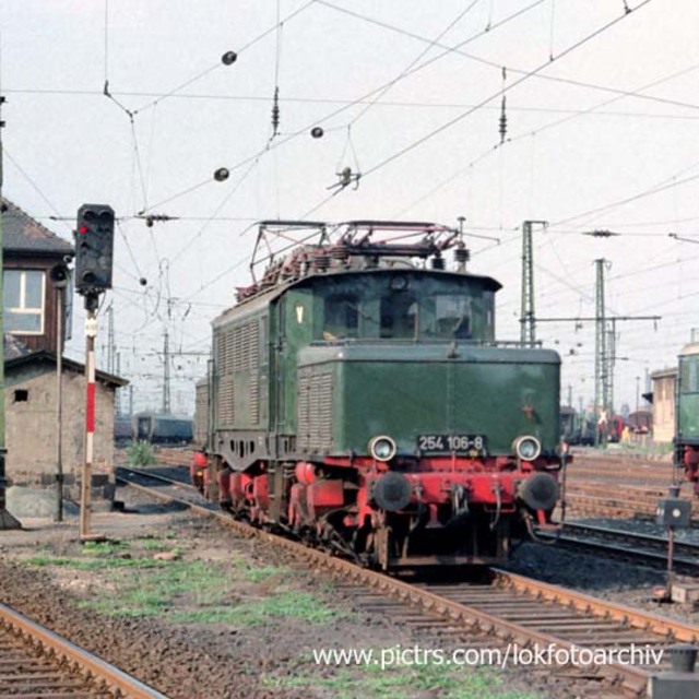 DR-Baureihe E94 | Lokstromers Lokfotoarchiv - Realisiert mit